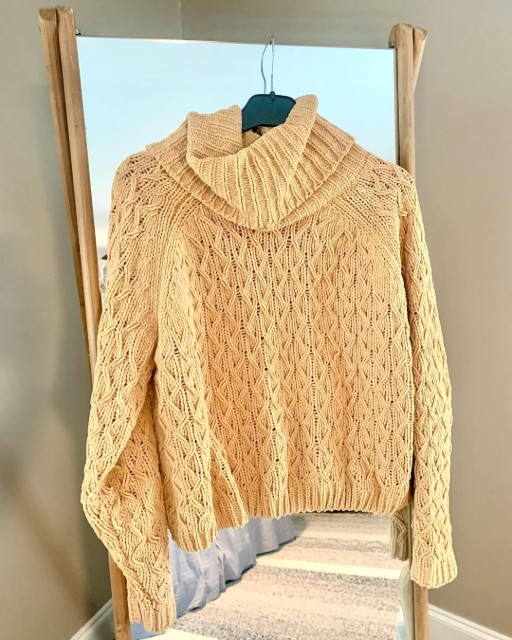 Moon & Madison Clothing Website: Stylish Women’s Knitwear